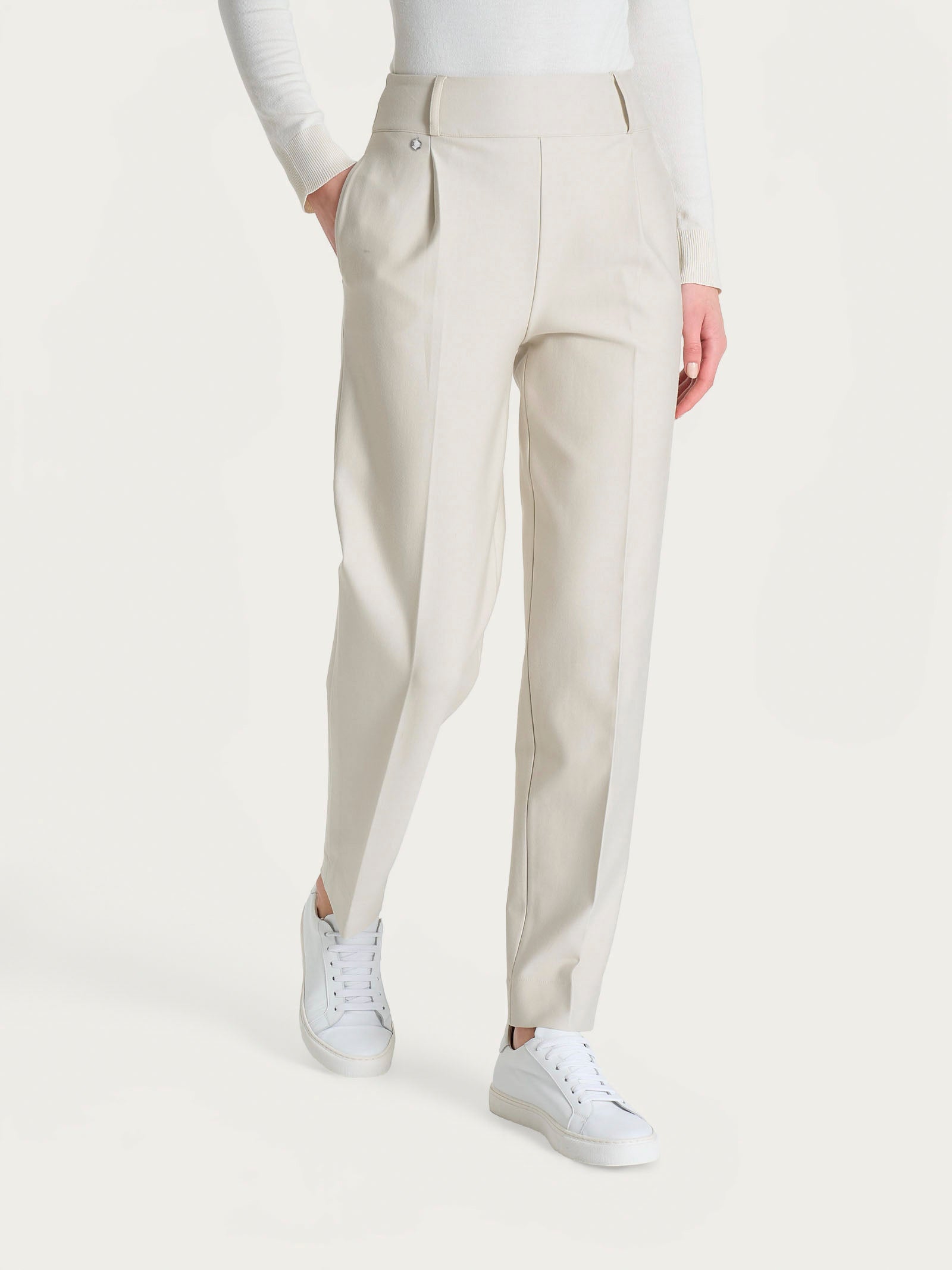 Carrot pants with pockets and pinces in Compact - Champignon – Ragno